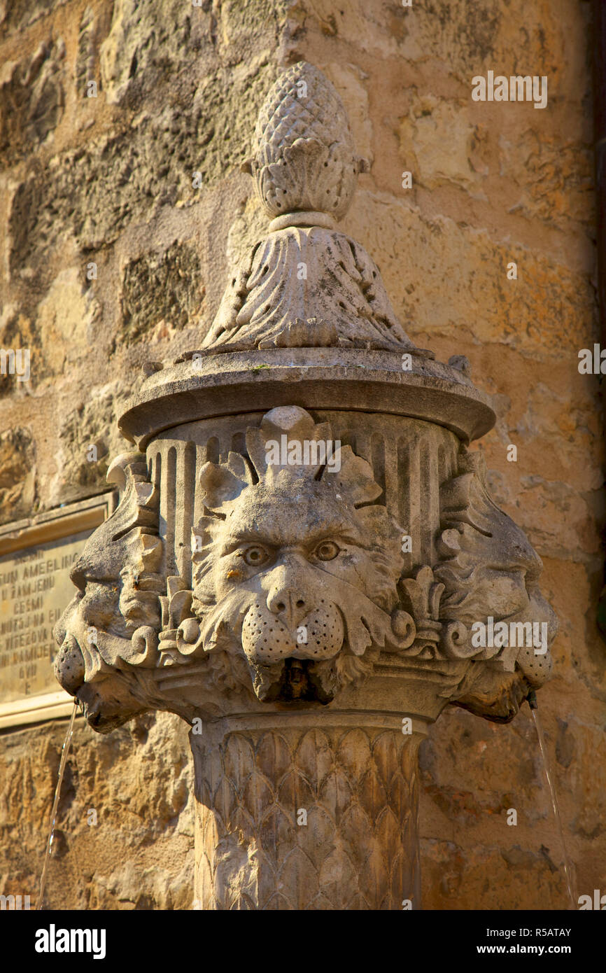 Fountain gundulic square hi-res stock photography and images - Alamy