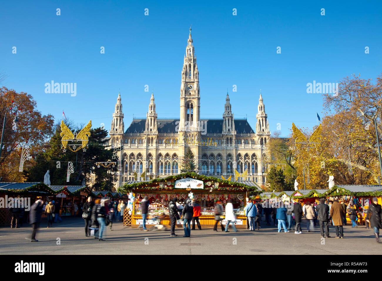 Rathaus & Christmas Market, Rathaus (Town Hall), Vienna, Austria Stock ...