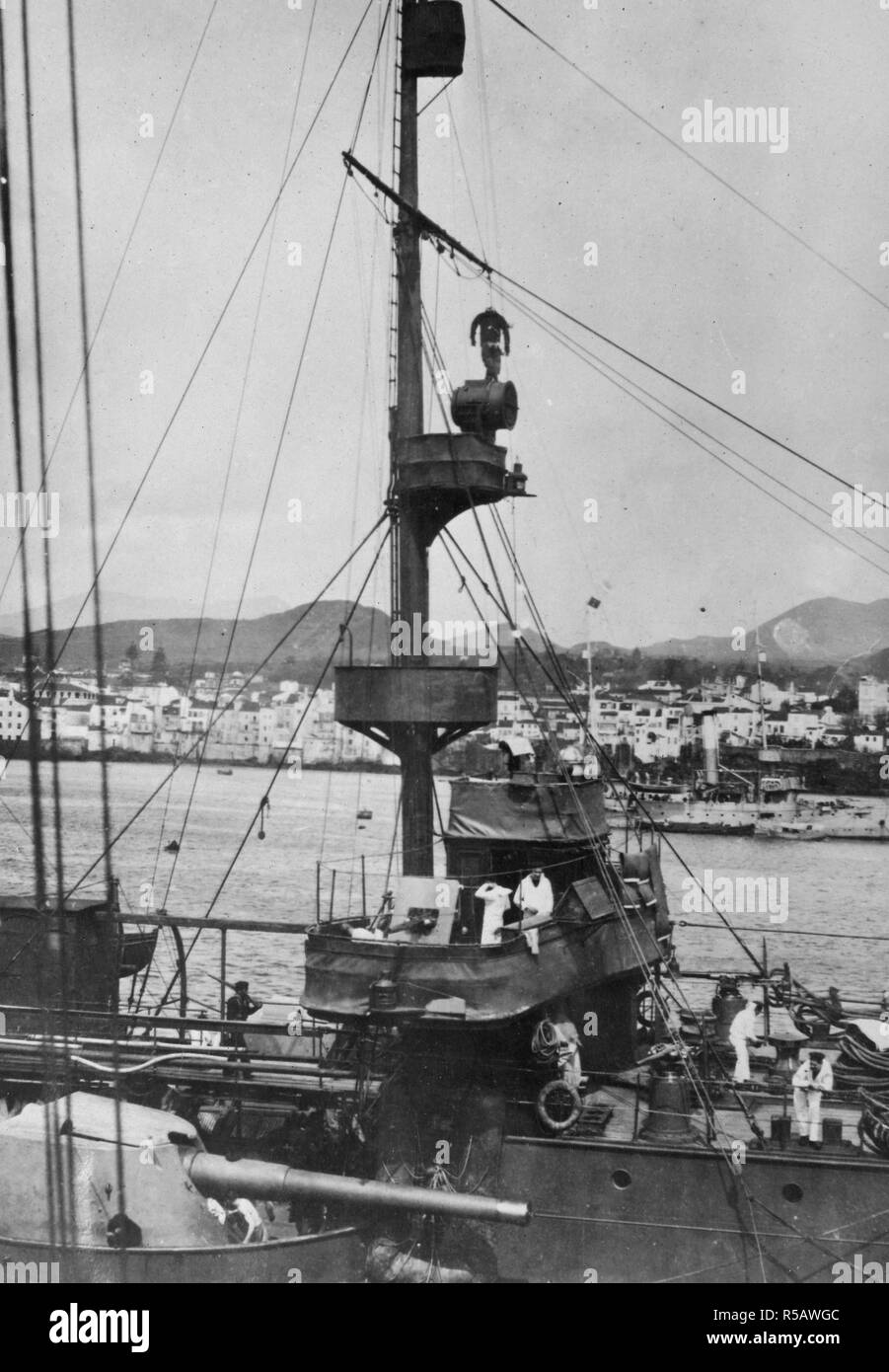 Dead man hanging on ship hi-res stock photography and images - Alamy