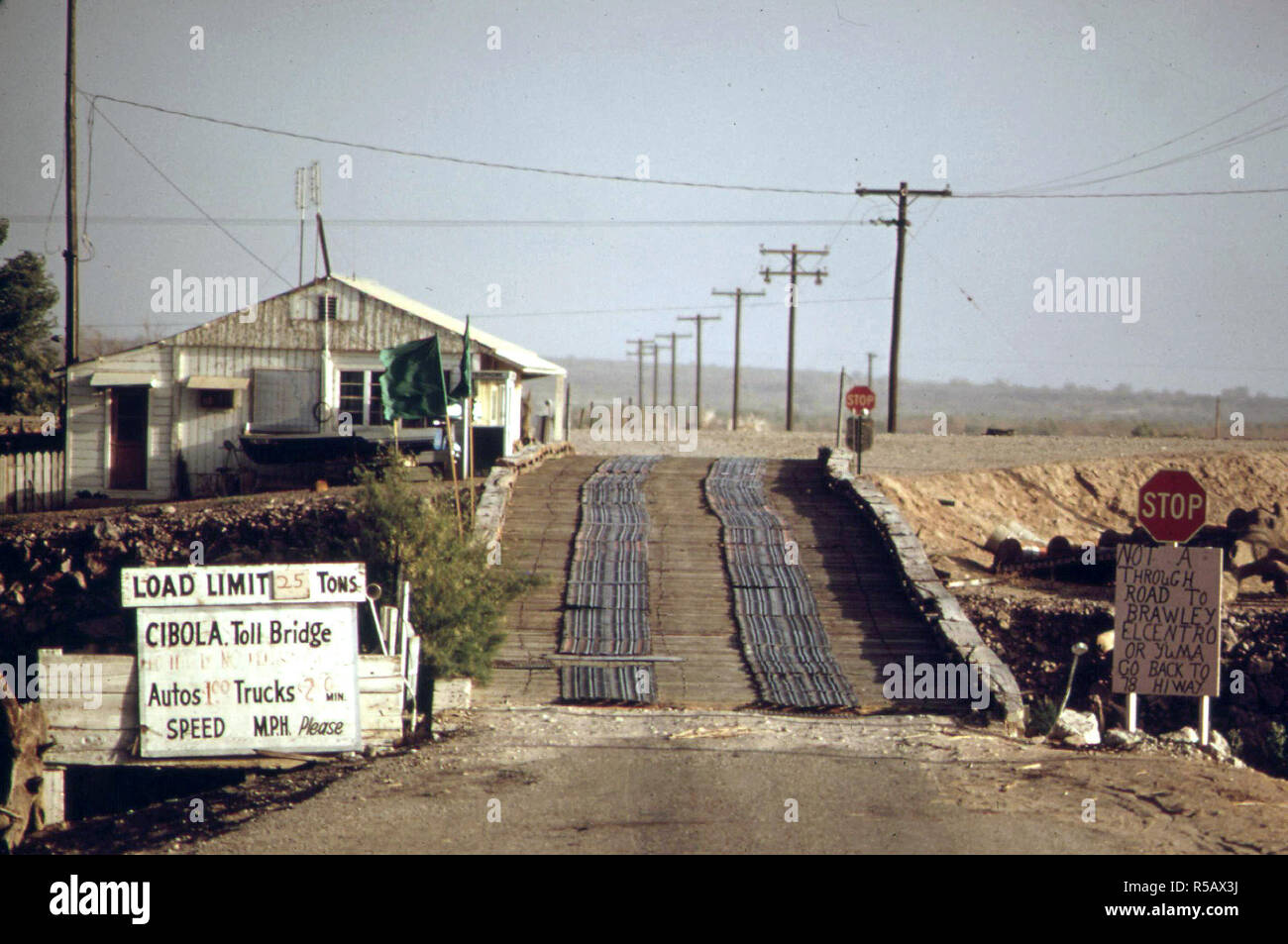 Cirola toll bridge hi-res stock photography and images - Alamy