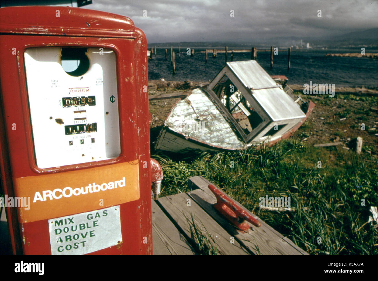 Oil shortage 1970s hi-res stock photography and images - Alamy