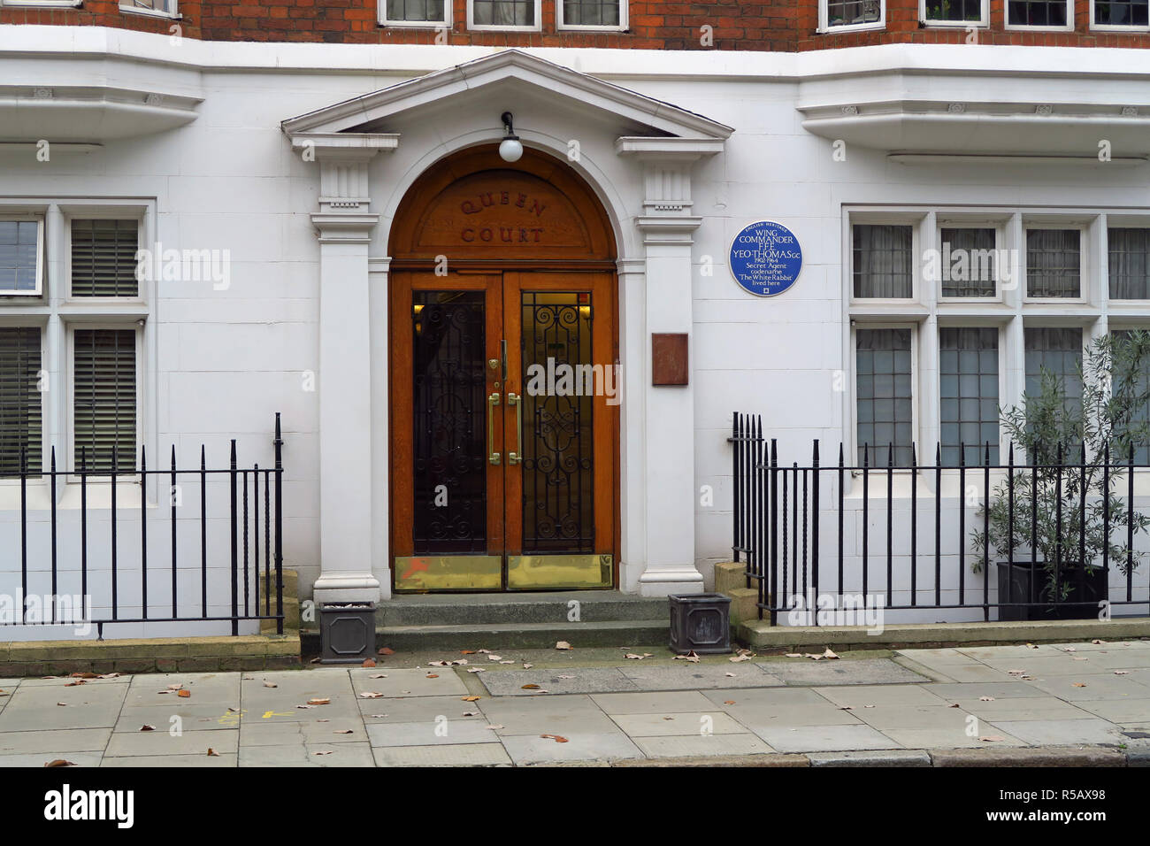 Blue plaque on building in Guilford Stteet, Bloomsbery, London in ...