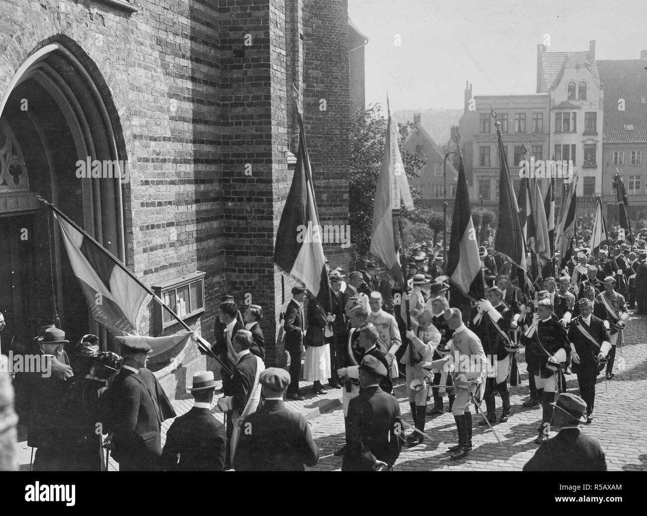 German Revolution - A delegation of Kiel students on its way to attend ...