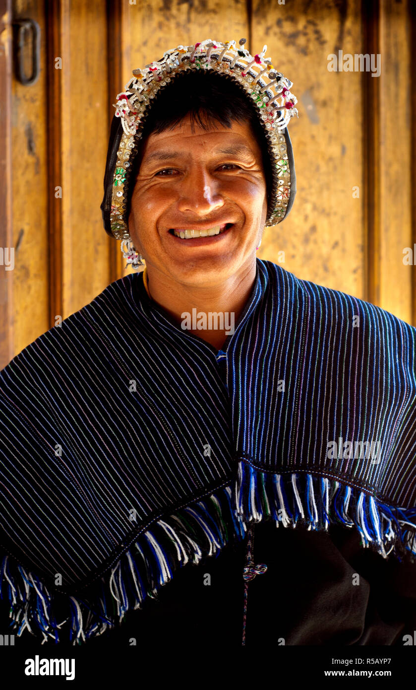 Traditional bolivian men hi-res stock photography and images - Alamy