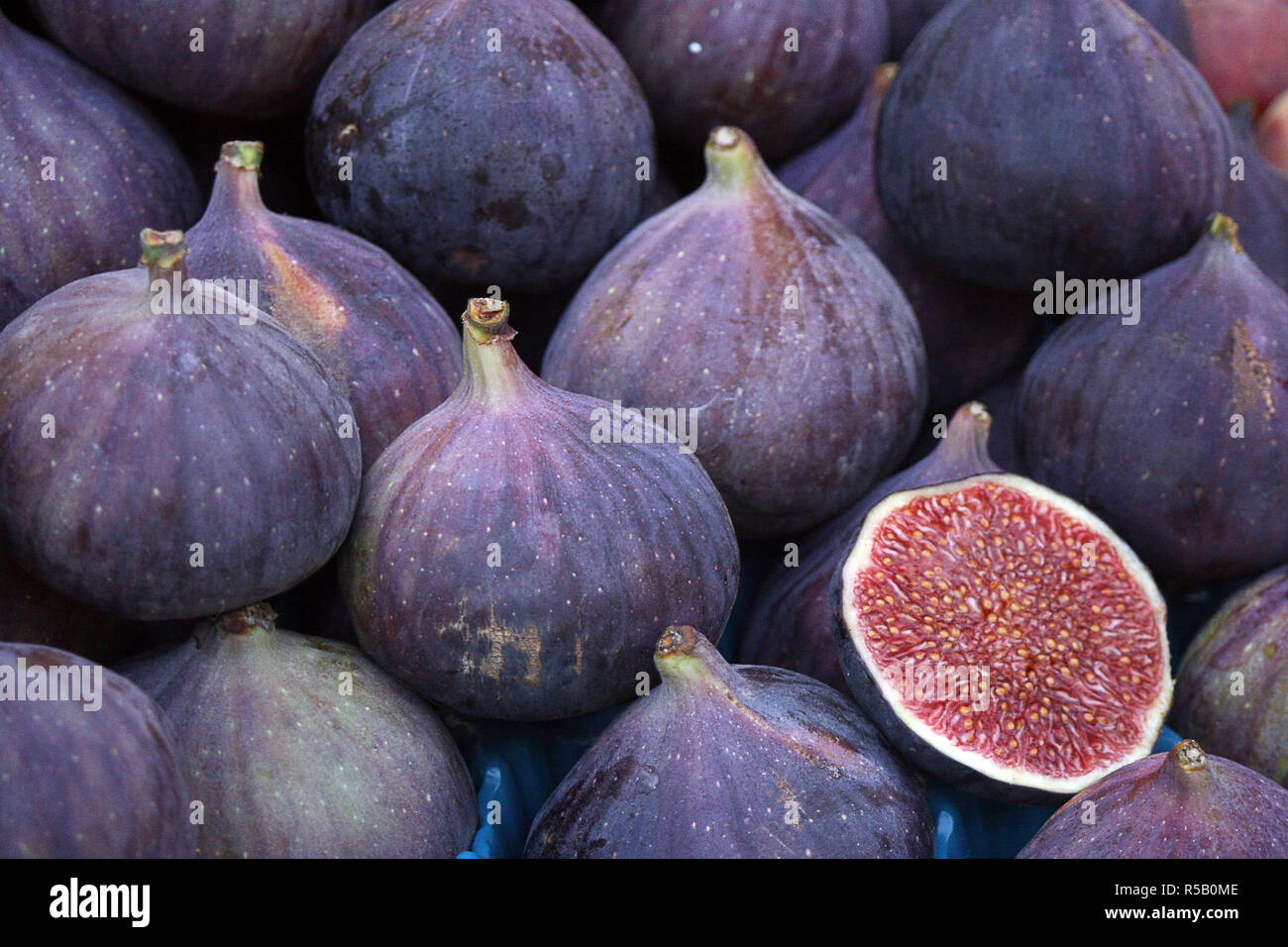 Deux display hi-res stock photography and images - Alamy