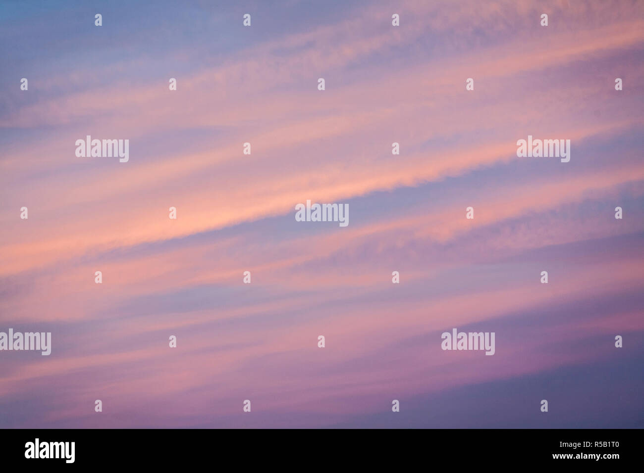 Peach coloured clouds hi-res stock photography and images - Alamy