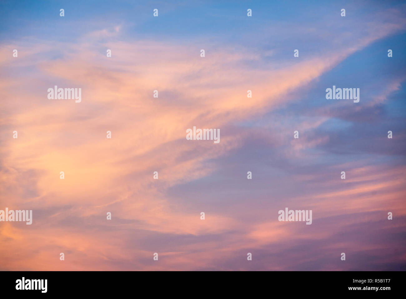 Peach coloured sky hi-res stock photography and images - Alamy