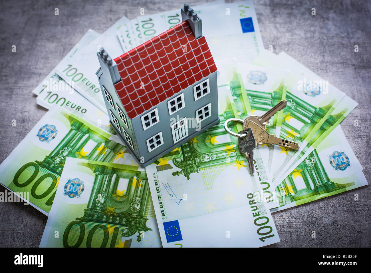 Housing cost savings hi-res stock photography and images - Alamy