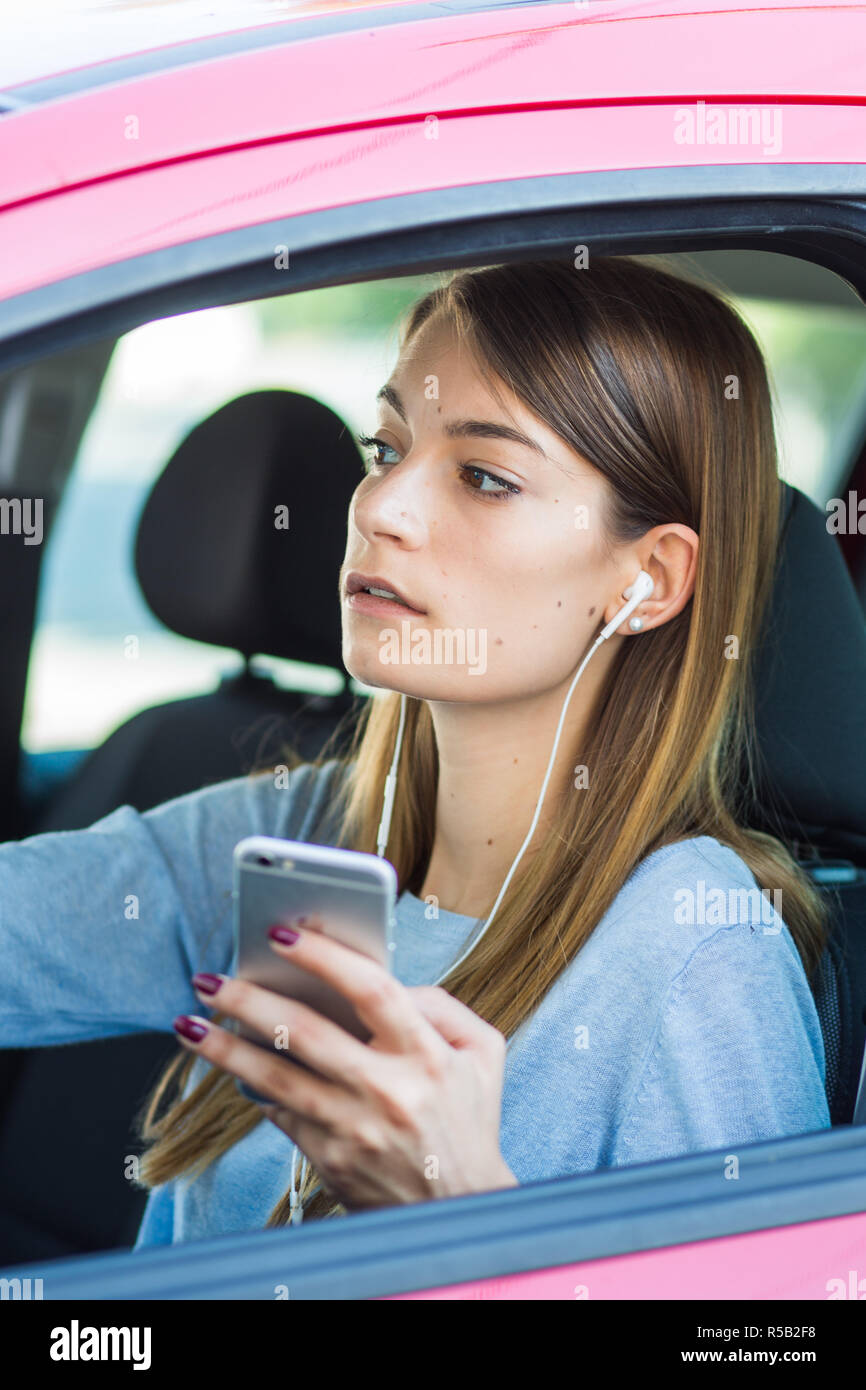 Driving hands free phone hi-res stock photography and images - Alamy
