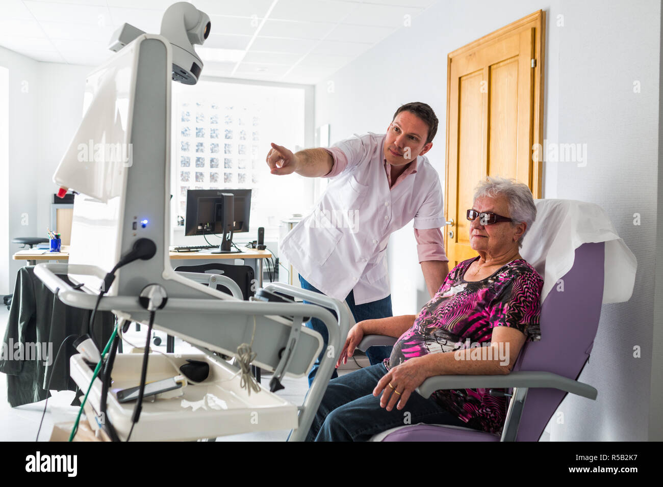 Remote consultation with a doctor hi-res stock photography and images ...