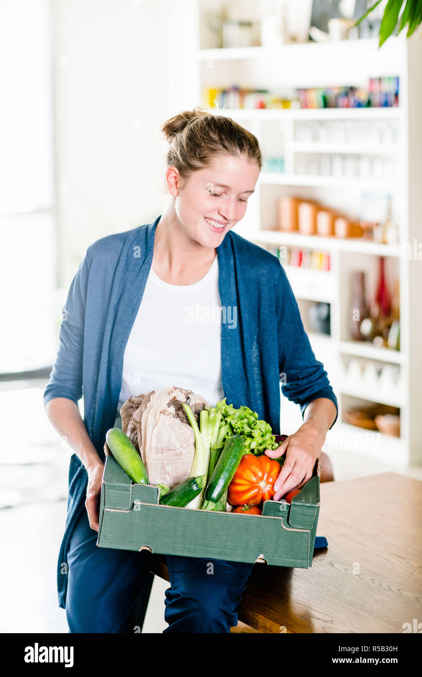 Woman kitchen shopping basket hi-res stock photography and images - Alamy