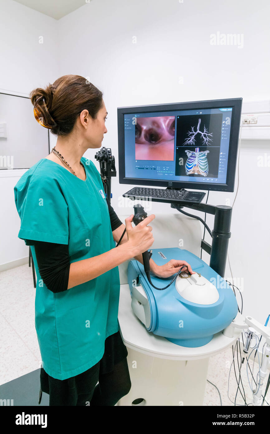 Medical training with patient simulator, Plateform iLumens, Paris ...