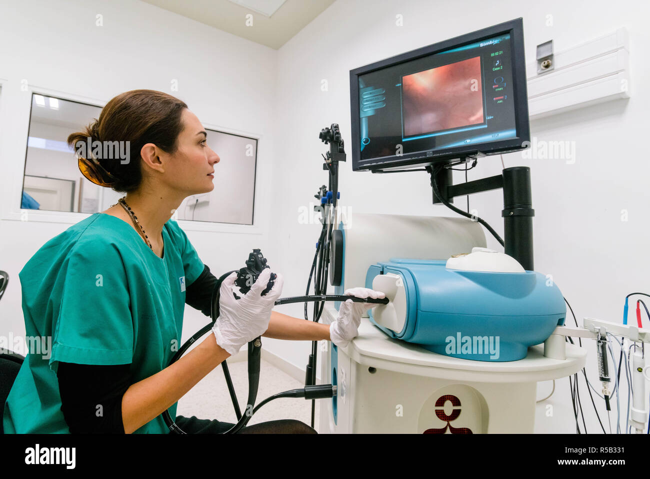 Medical training with patient simulator, Plateform iLumens, Paris ...