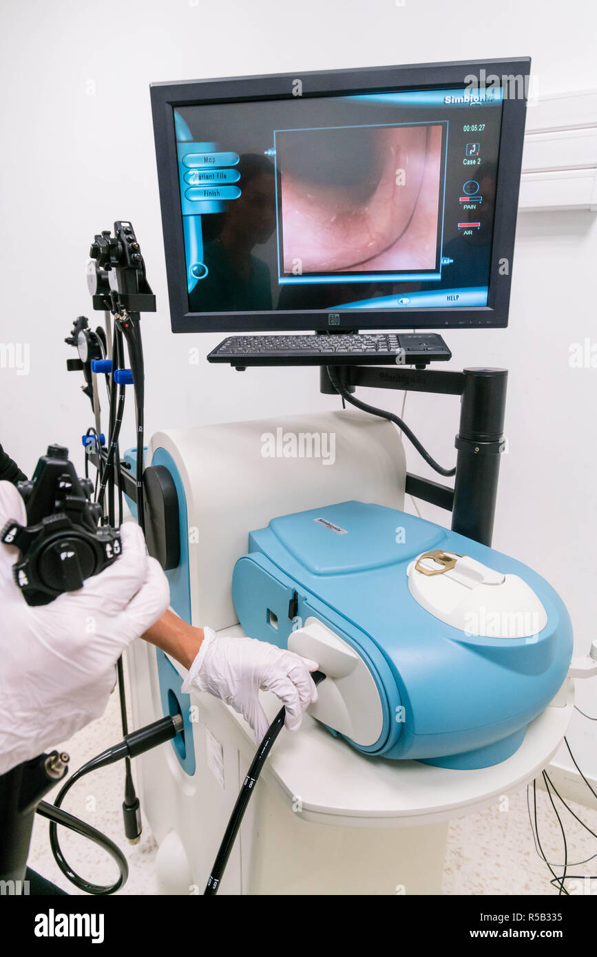 Medical training with patient simulator, Plateform iLumens, Paris ...