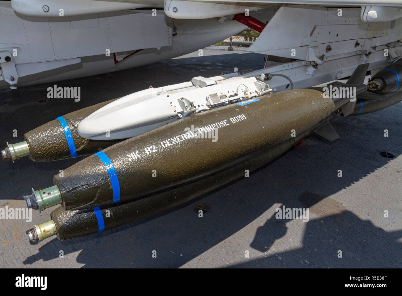 Mcdonnell douglas f 4 phantom ii hi-res stock photography and images ...