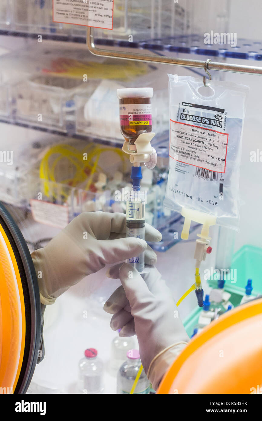 Oncology drug preparation hi-res stock photography and images - Alamy