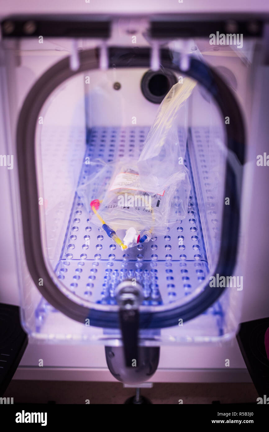 Oncology drug preparation hi-res stock photography and images - Alamy