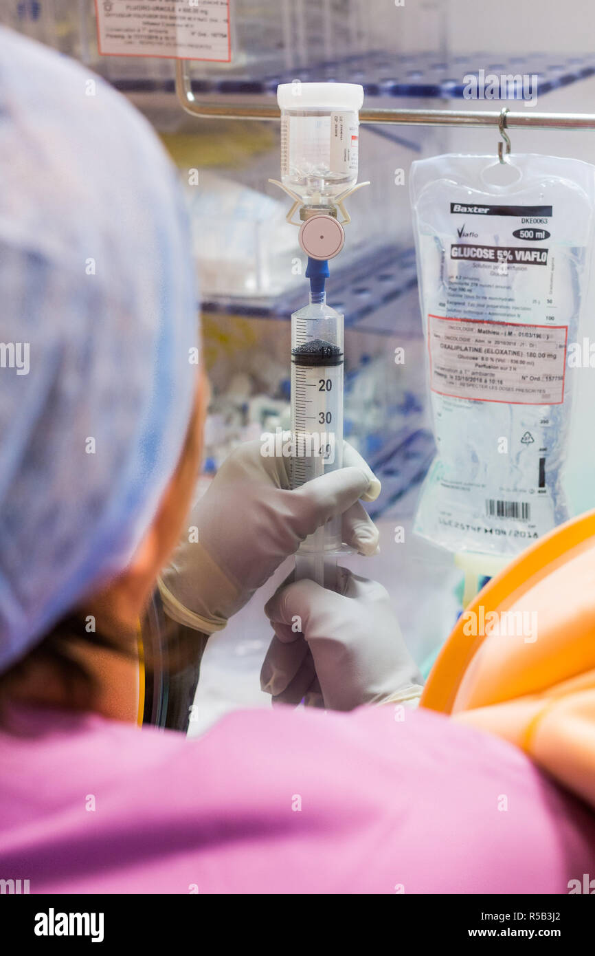 Oncology drug preparation hi-res stock photography and images - Alamy