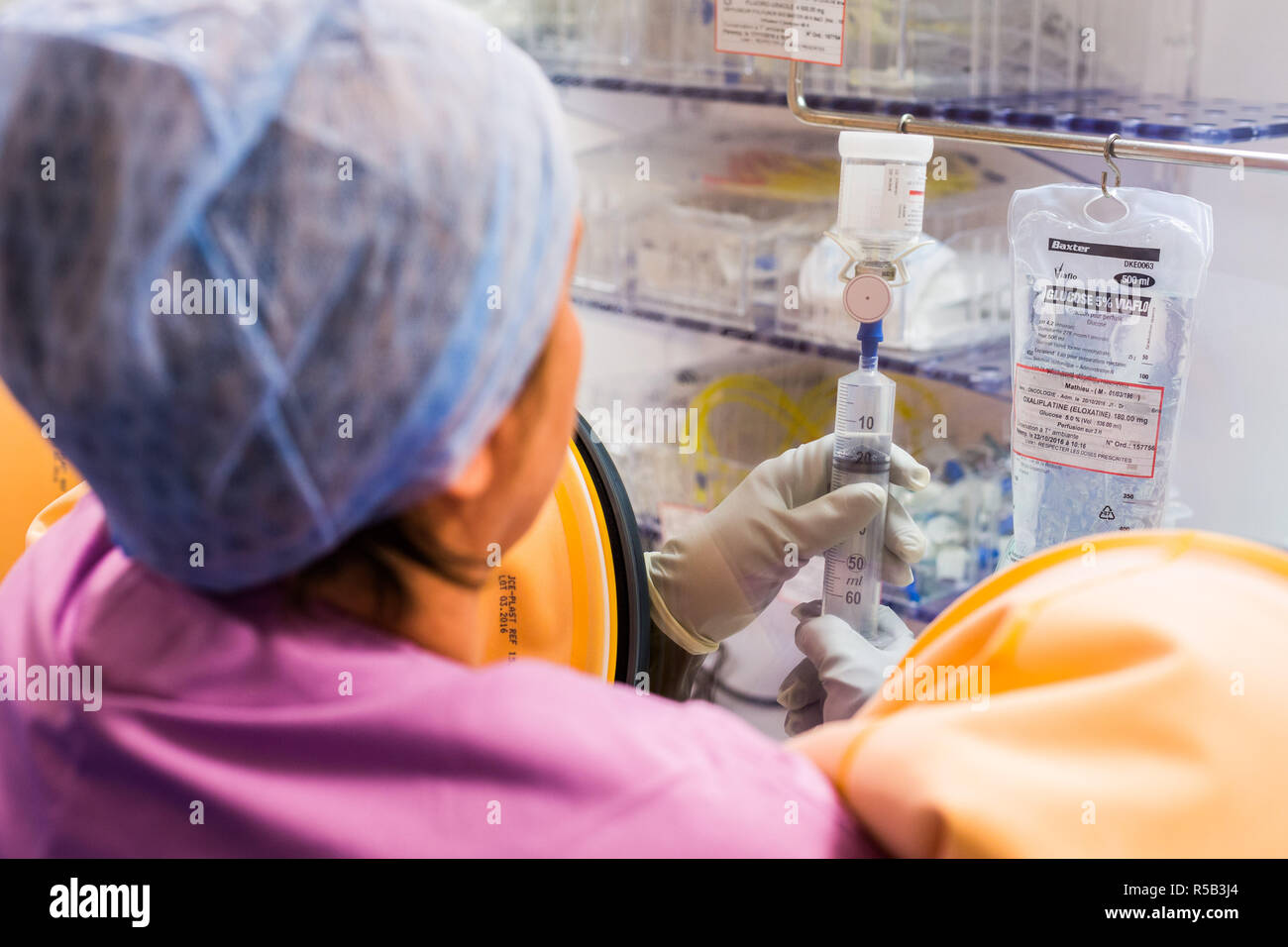 Preparation of chemotherapy treatments under glove box Stock Photo - Alamy