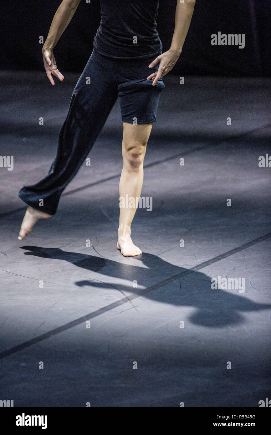 Rehearsal of a modern dance performance Stock Photo - Alamy