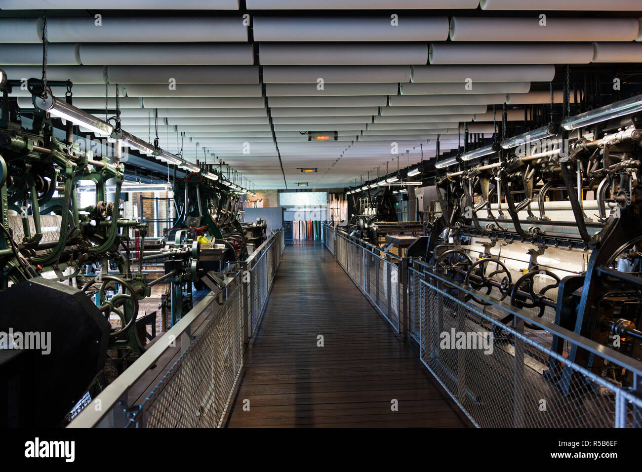 Lace making machine hi-res stock photography and images - Alamy