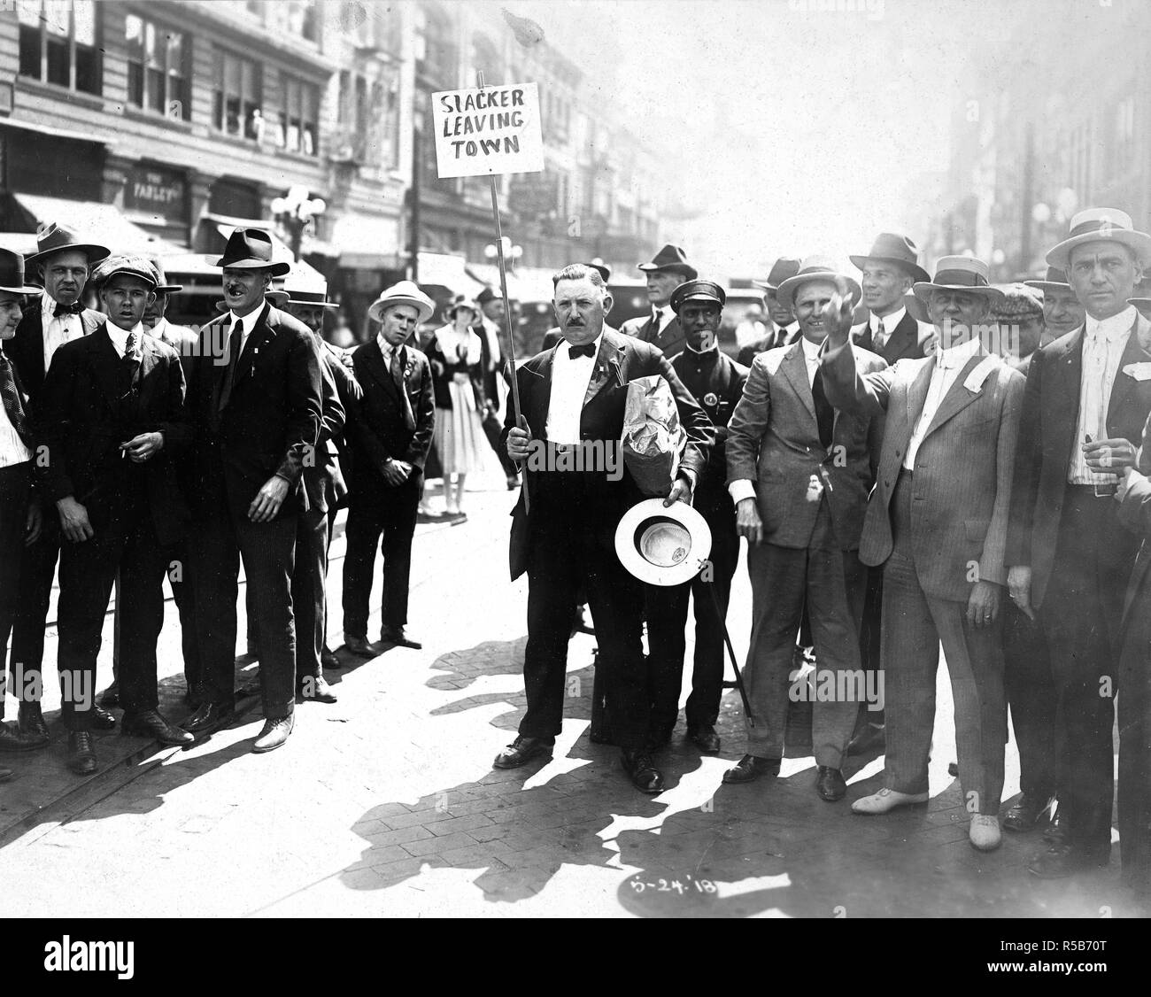 Jeering hi-res stock photography and images - Alamy