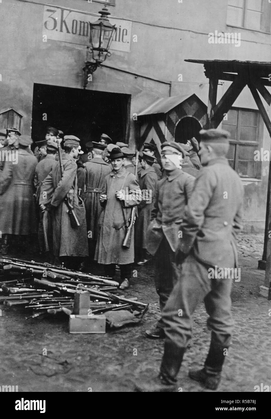 German Revolution - The Sparticides stormed a barrack in Berlin, looted ...