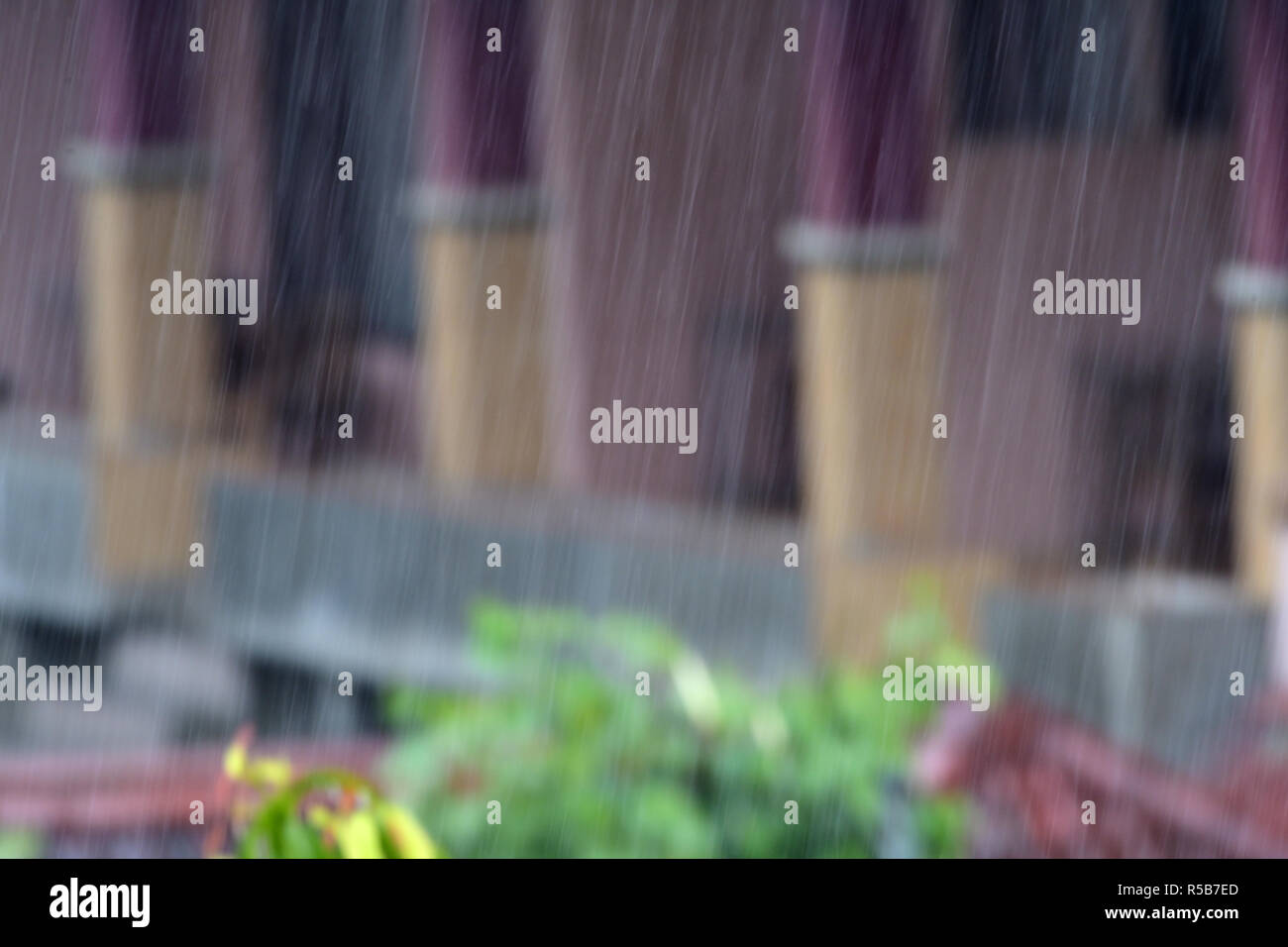 Raindrops are falling hi-res stock photography and images - Alamy
