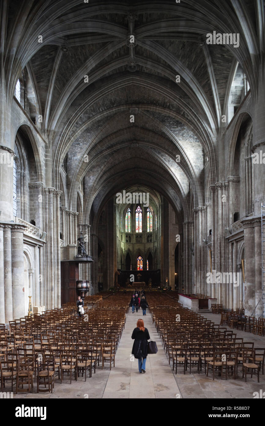 Bordeaux cathedral interior hi-res stock photography and images - Alamy