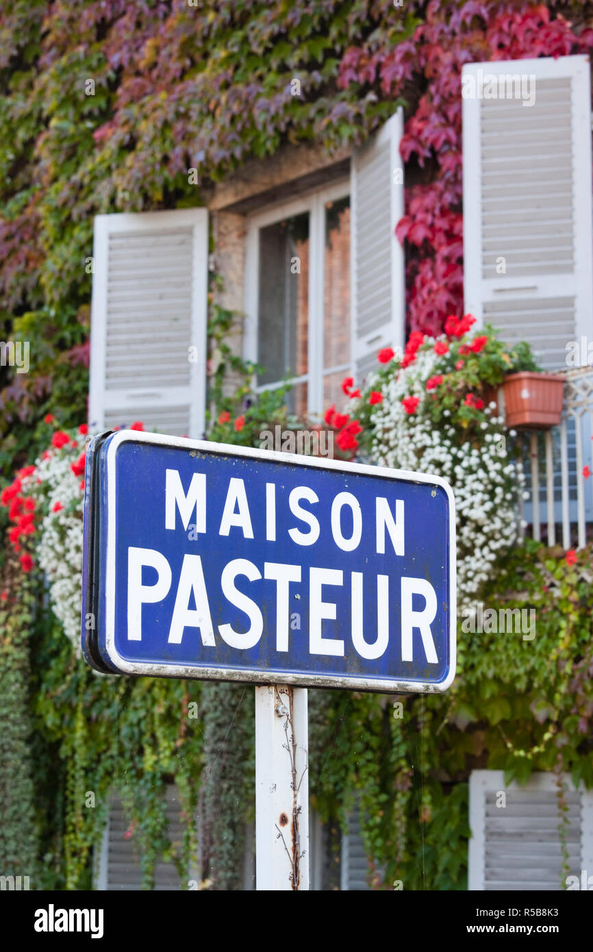 Sign for the maison pasteur hi-res stock photography and images - Alamy