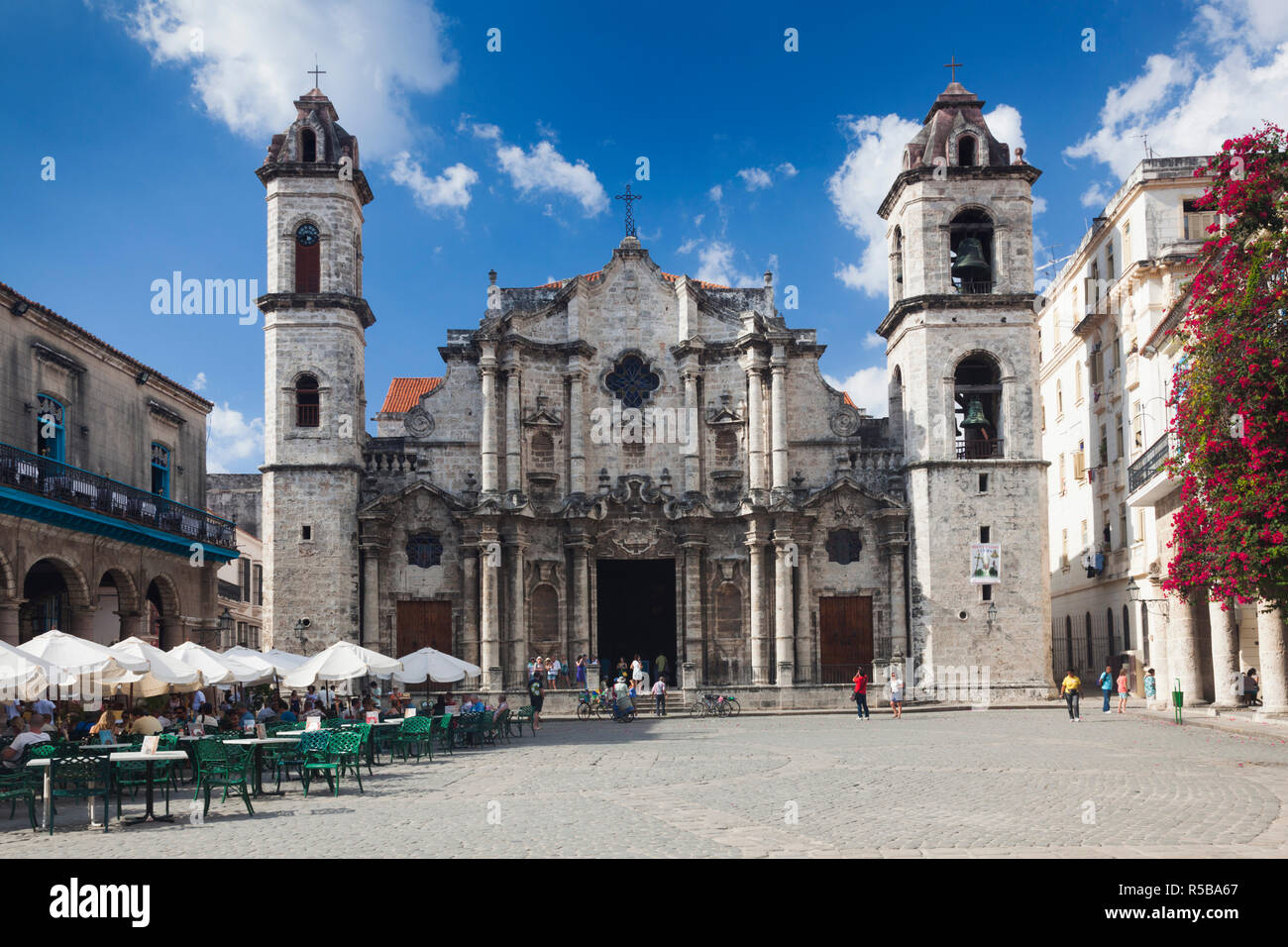 Cuba, Havana, Havana Vieja, Plaza de la Catedral, Catedral de San ...