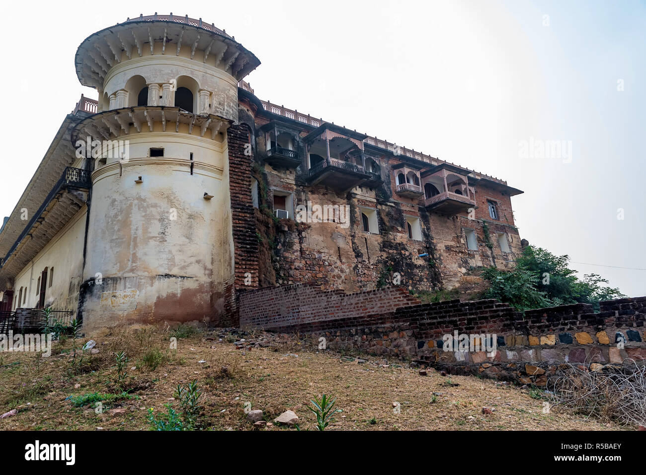 View of beautiful ancient palace in India Stock Photo - Alamy