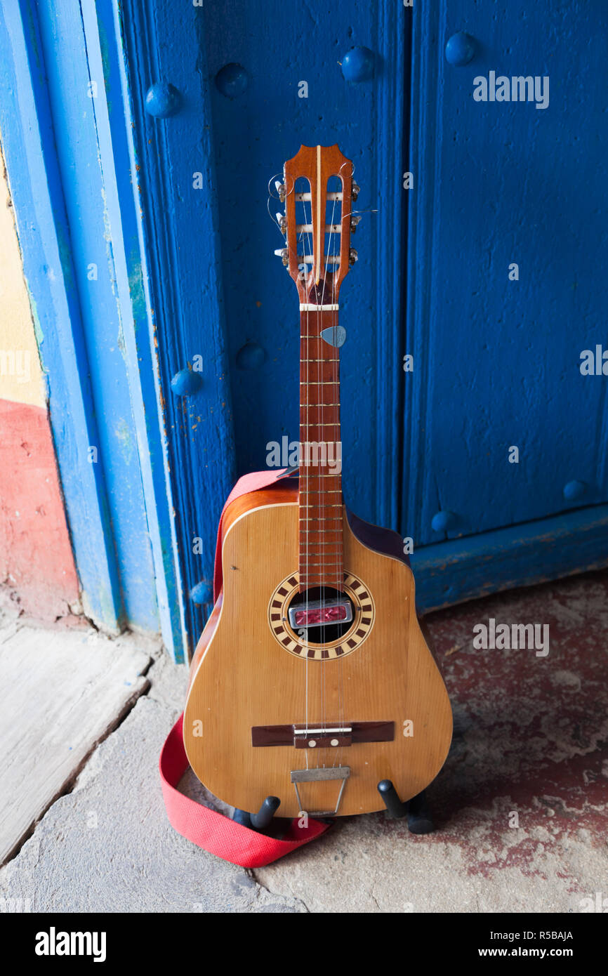 Cuba, Sancti Spiritus Province, Trinidad, Cuban guitar Stock Photo - Alamy