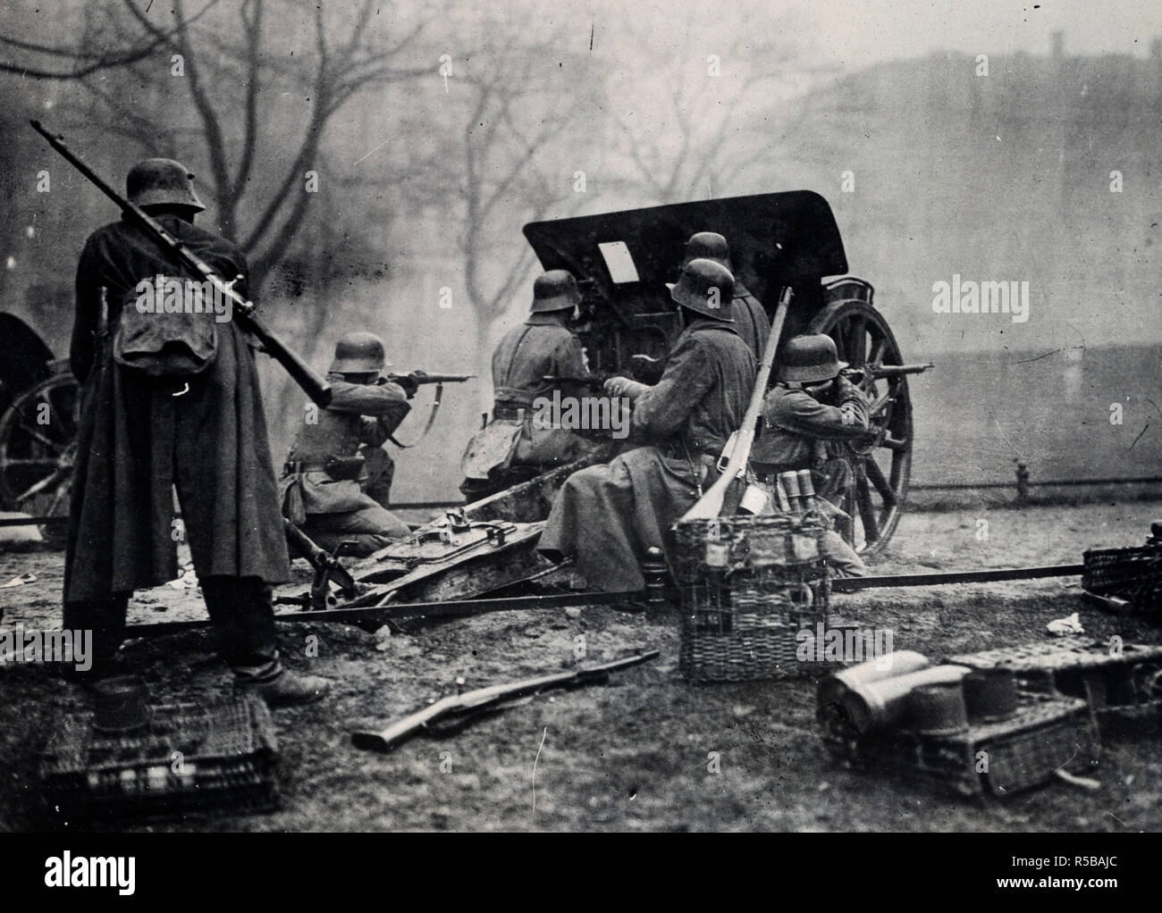 German Revolution - Spartacan and Government troops fighting in streets ...