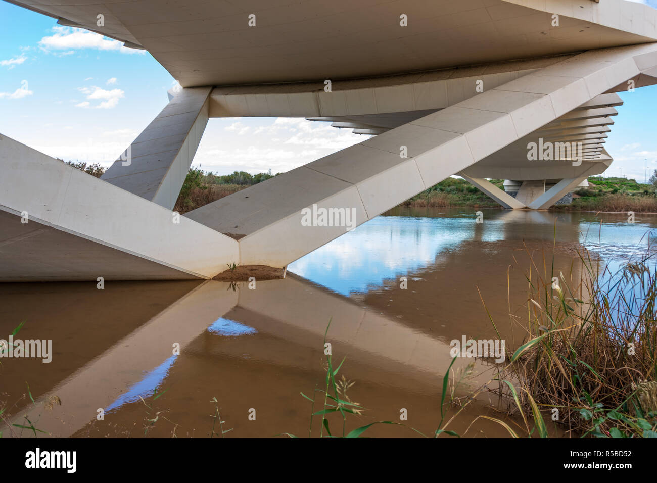 river under bridge Stock Photo - Alamy