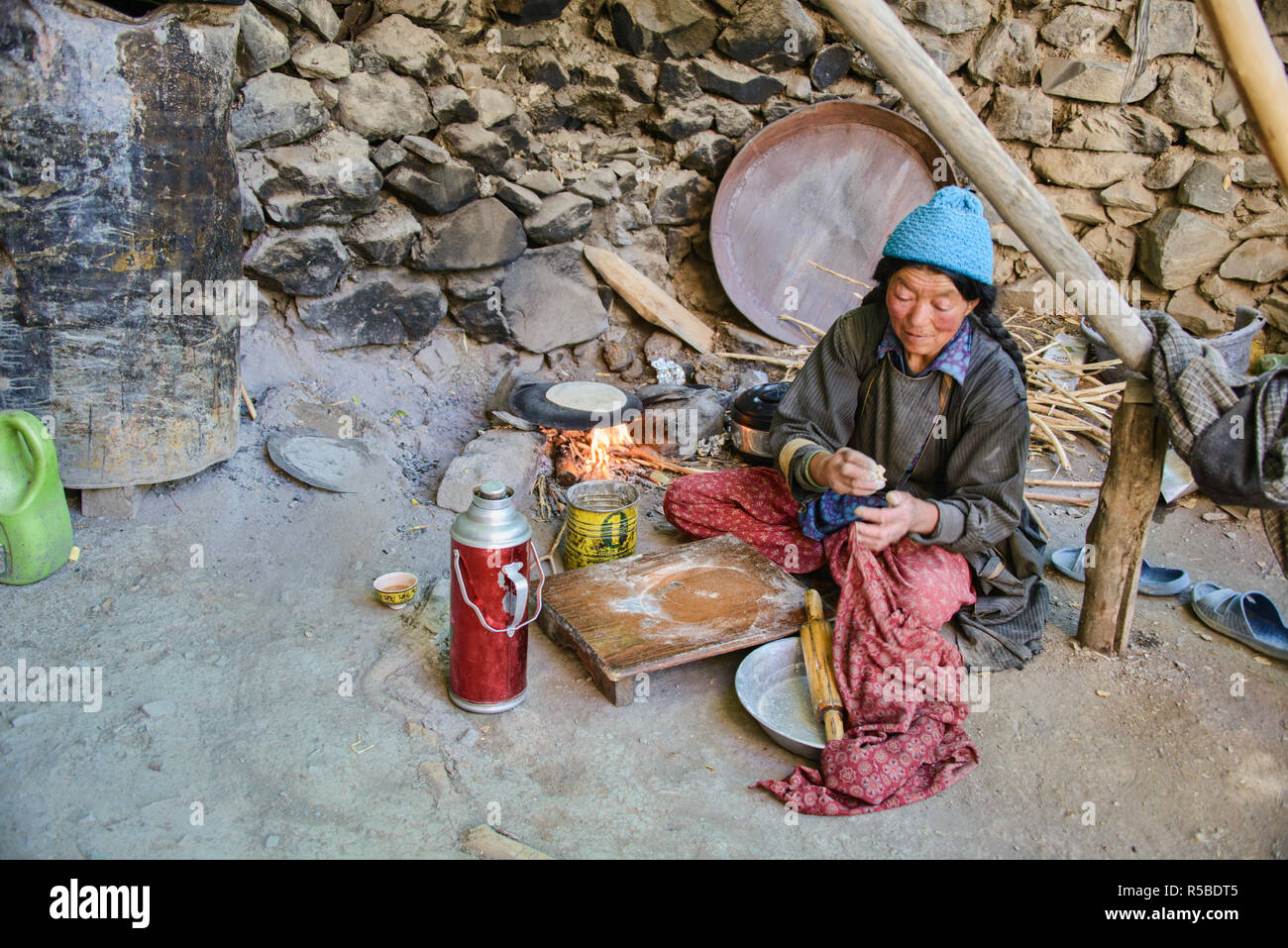 Ladakhi making bread in Urtsi, Ladakh, India Stock Photo - Alamy
