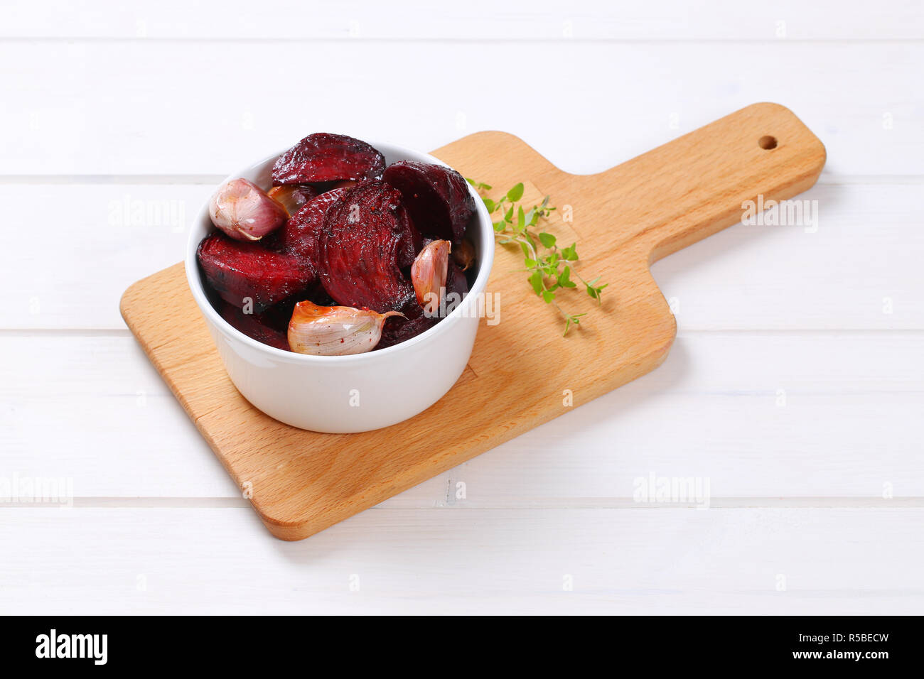 baked beetroot with garlic and thyme Stock Photo - Alamy