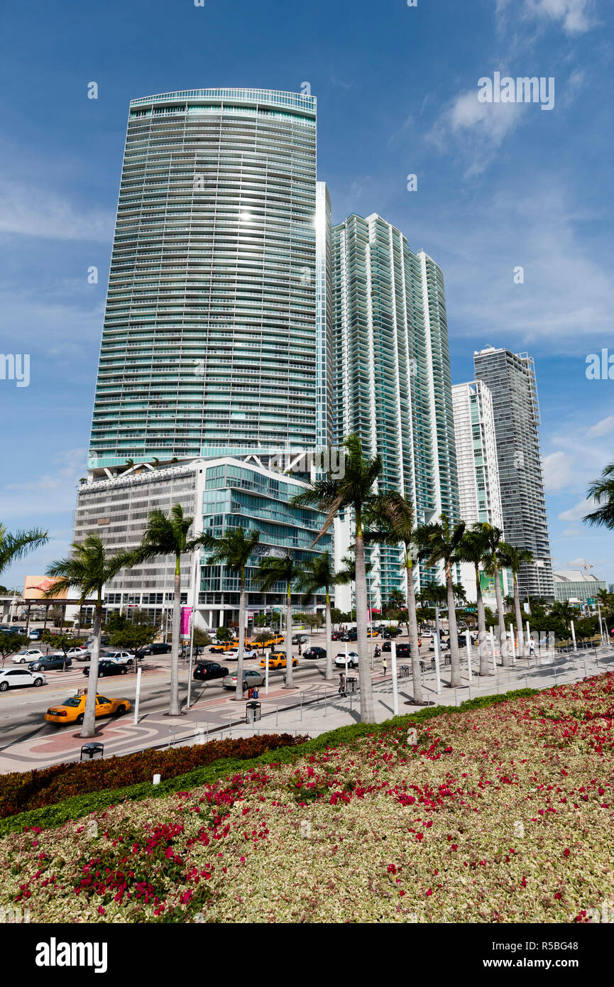 Modern buildings along Biscayne boulevard, Downtown Miami, Miami ...