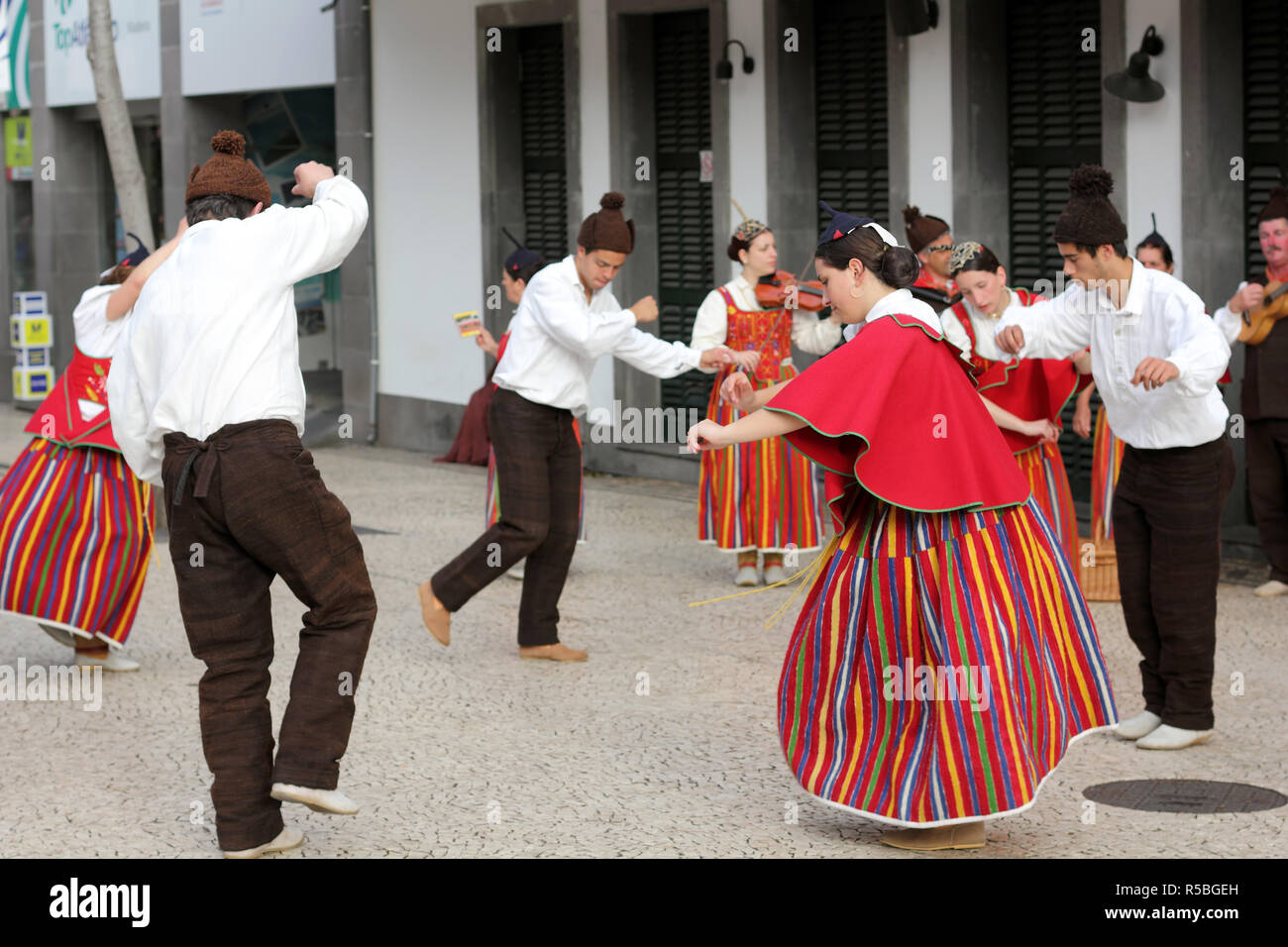 Folklore group at the Madeira Flower Festival Stock Photo - Alamy