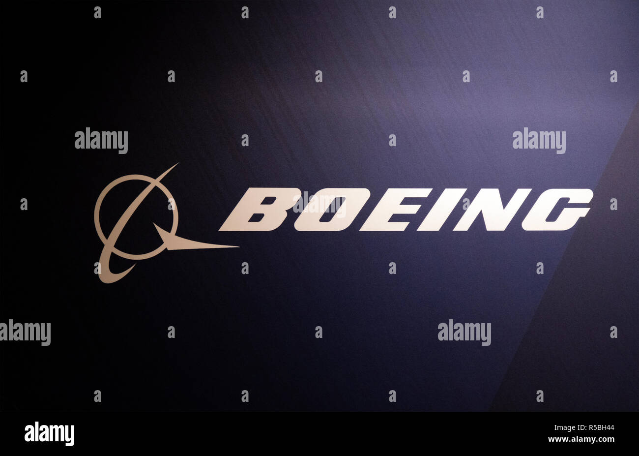 Boeing 787 dreamliner wall hi-res stock photography and images - Alamy