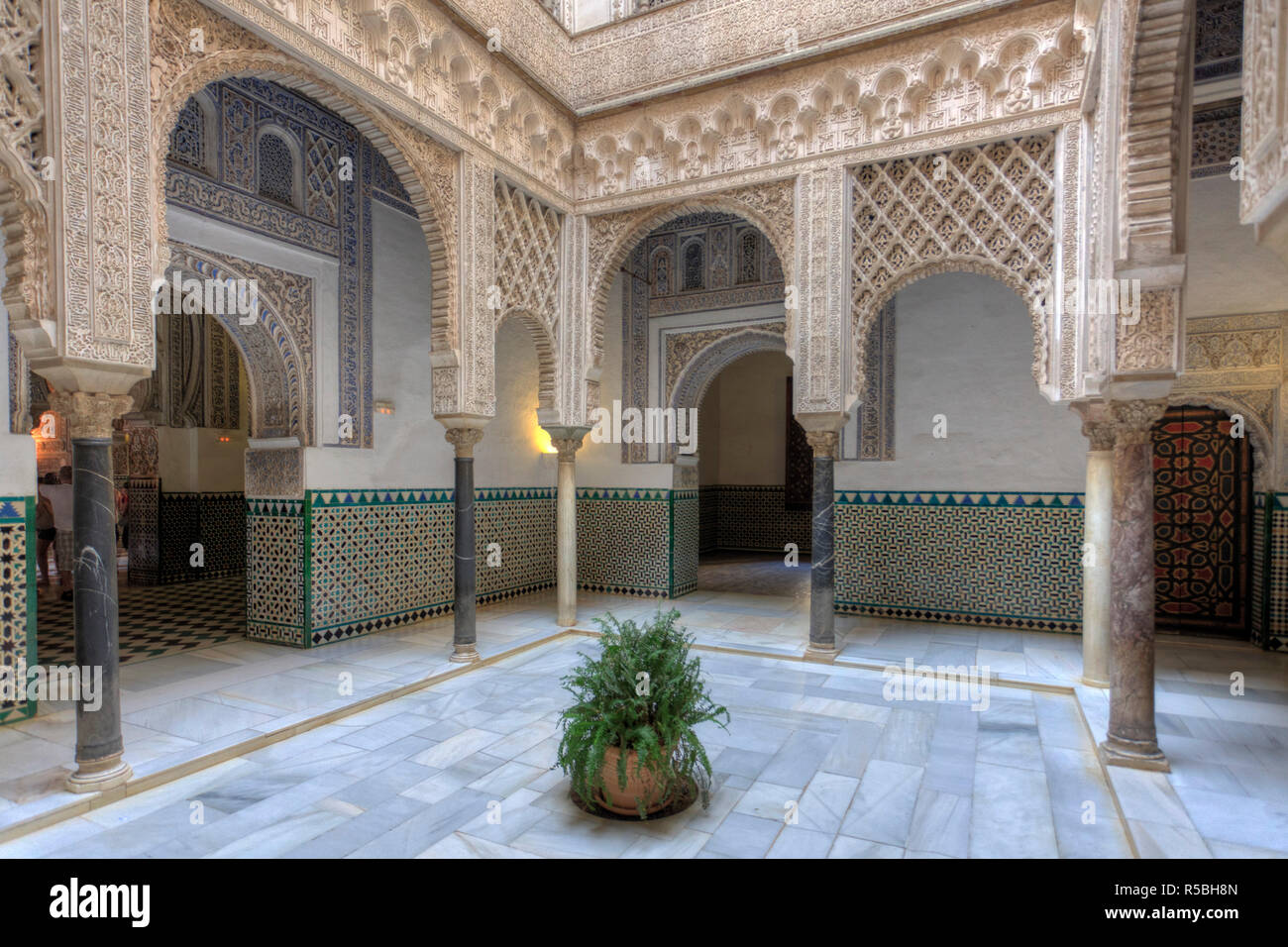 Real alcazar palace hi-res stock photography and images - Alamy