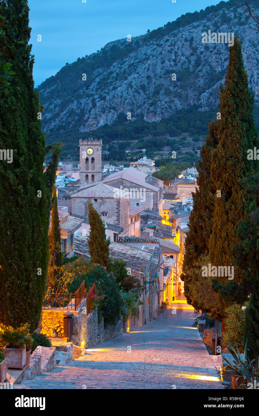 Steps of the Way of the Cross & Nostra Senyora dels Angels church ...