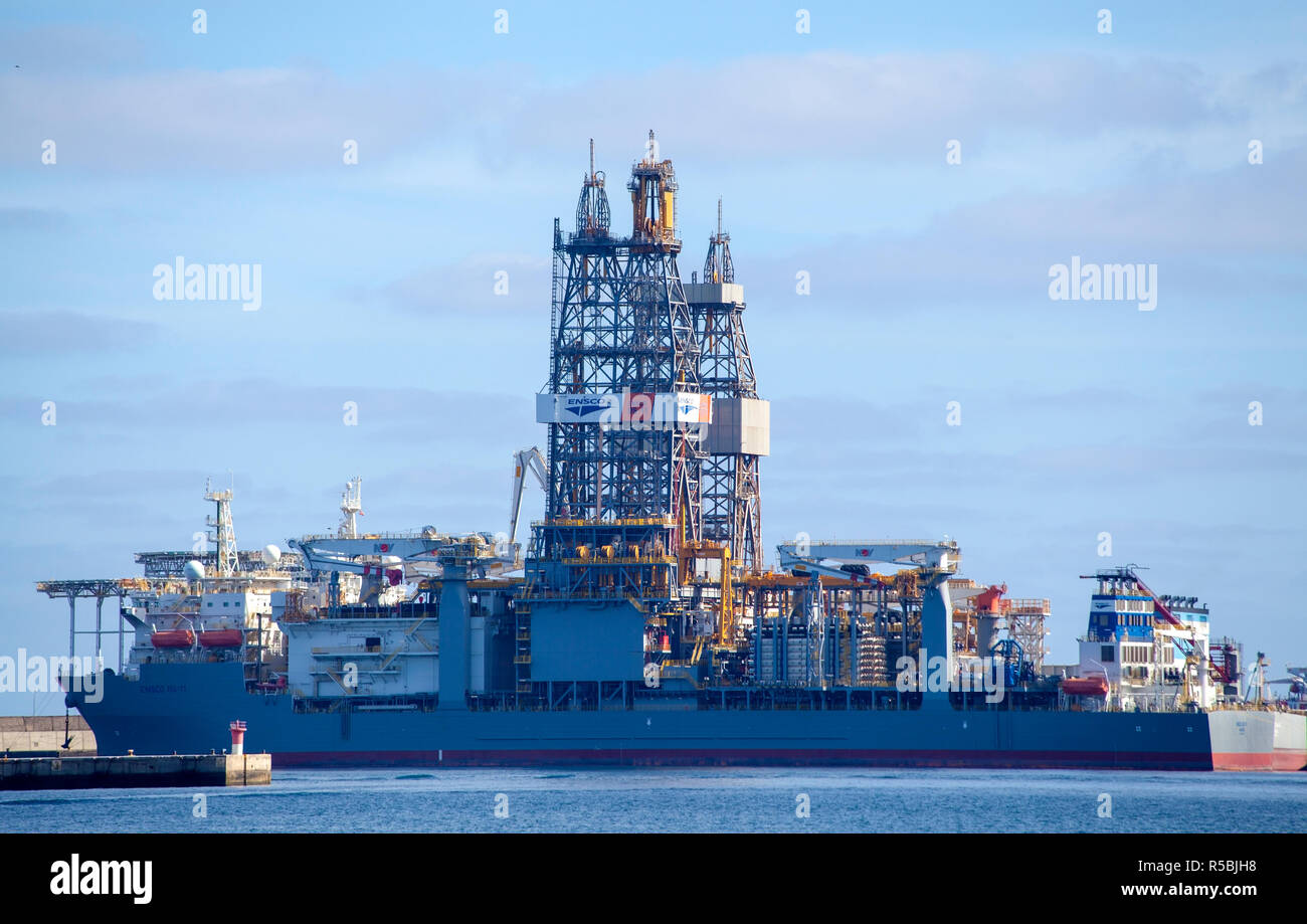 Large offshore oil rig platform hi-res stock photography and images - Alamy