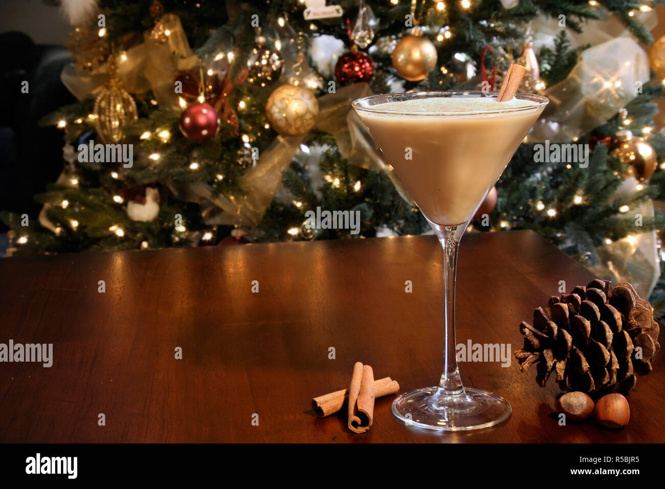 Cocktail christmas party hi-res stock photography and images - Alamy