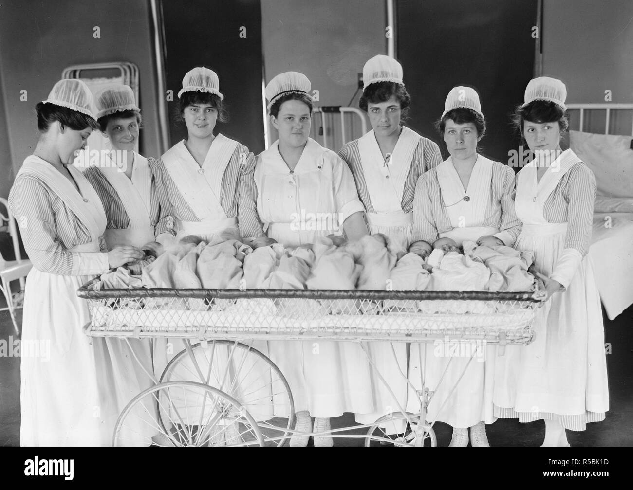 Early maternity ward hi-res stock photography and images - Alamy