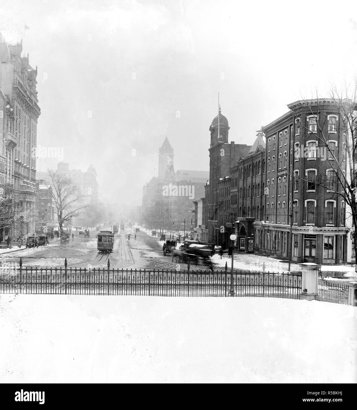 Snowy day washington d c 1910s hi-res stock photography and images - Alamy
