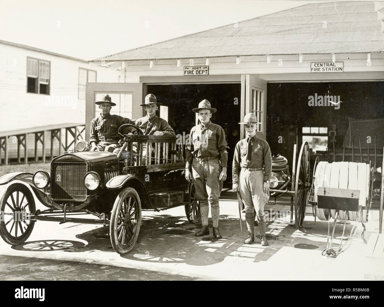 Early 1900s fire fighting hi-res stock photography and images - Alamy