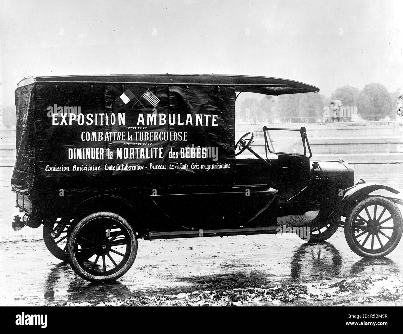 Early 1900s ambulance hi-res stock photography and images - Alamy
