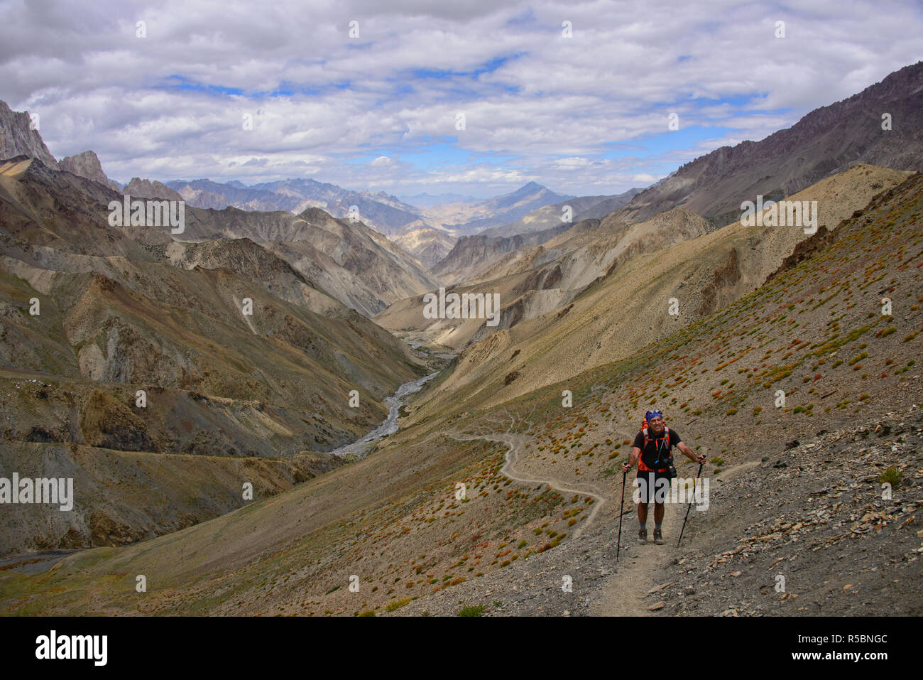 Trekking in the wild Sumdah Chenmo on the Lamayuru-Chilling trek ...
