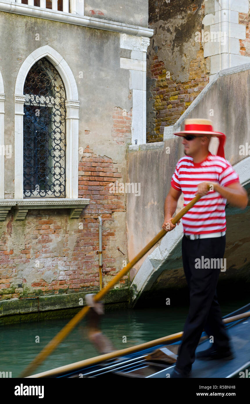 Veneto venice gondolier hi-res stock photography and images - Alamy